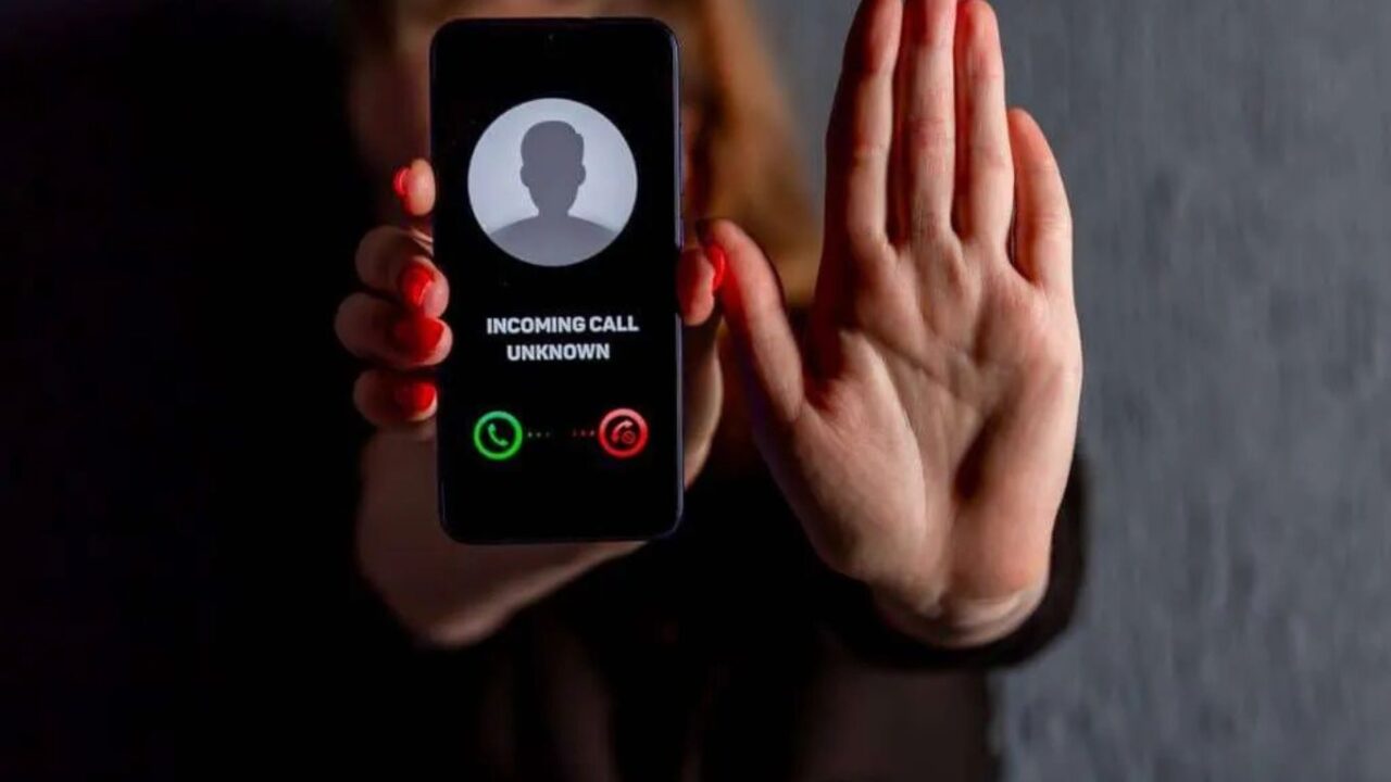 Call 8776137414: Scam? The Whole Story